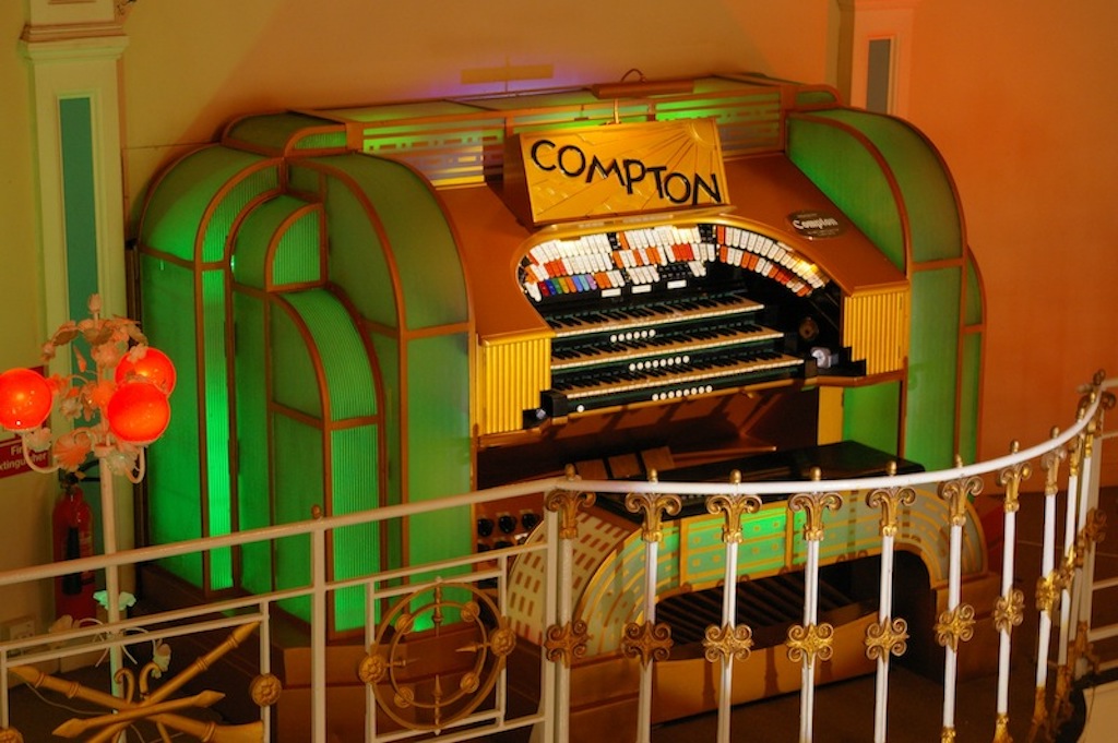 Louth, Town Hall – The Cinema Organ Society