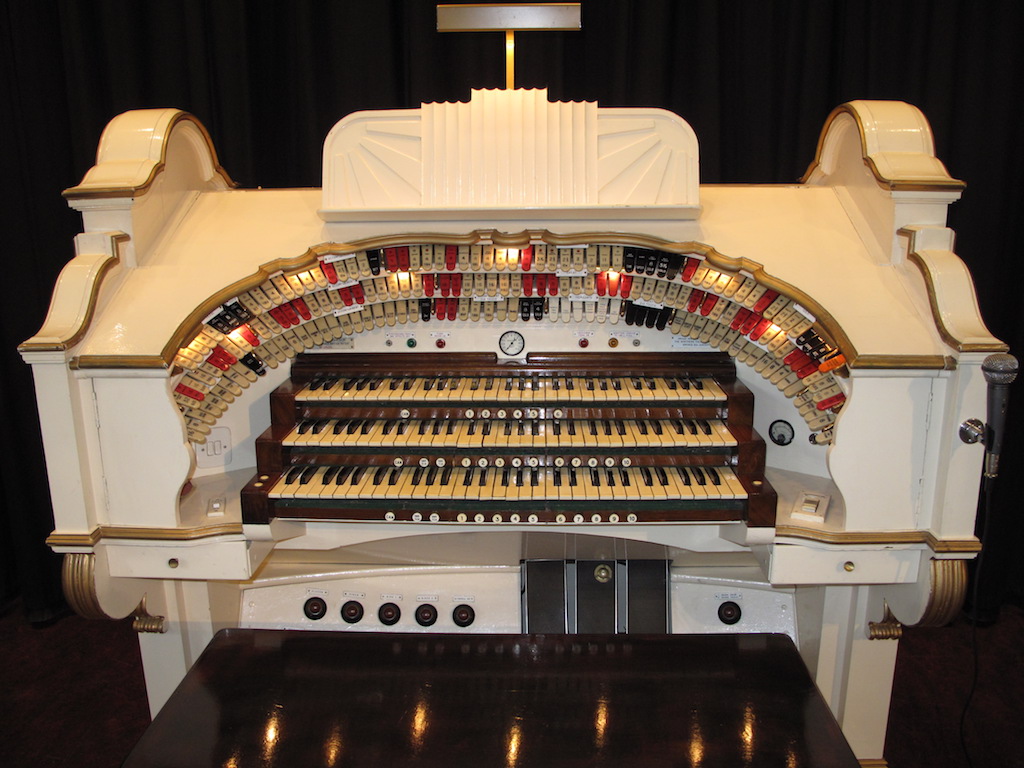 Ossett, Town Hall – The Cinema Organ Society