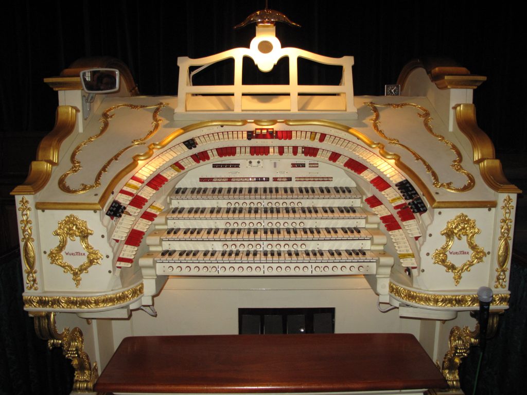Stockport, Town Hall – The Cinema Organ Society